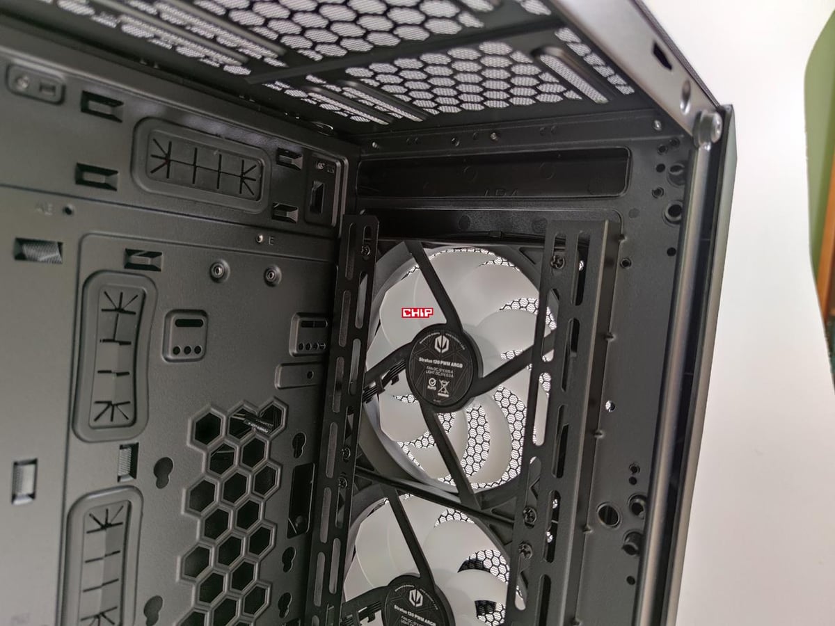 Test obudowy Endorfy Regnum 400 ARGB