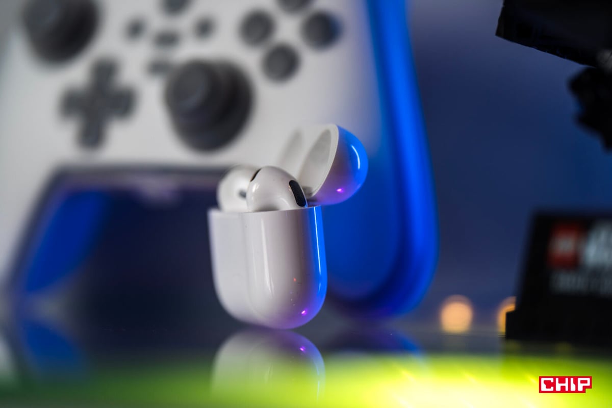 Recenzja AirPods 4. Tylko jedna wersja jest warta uwagi