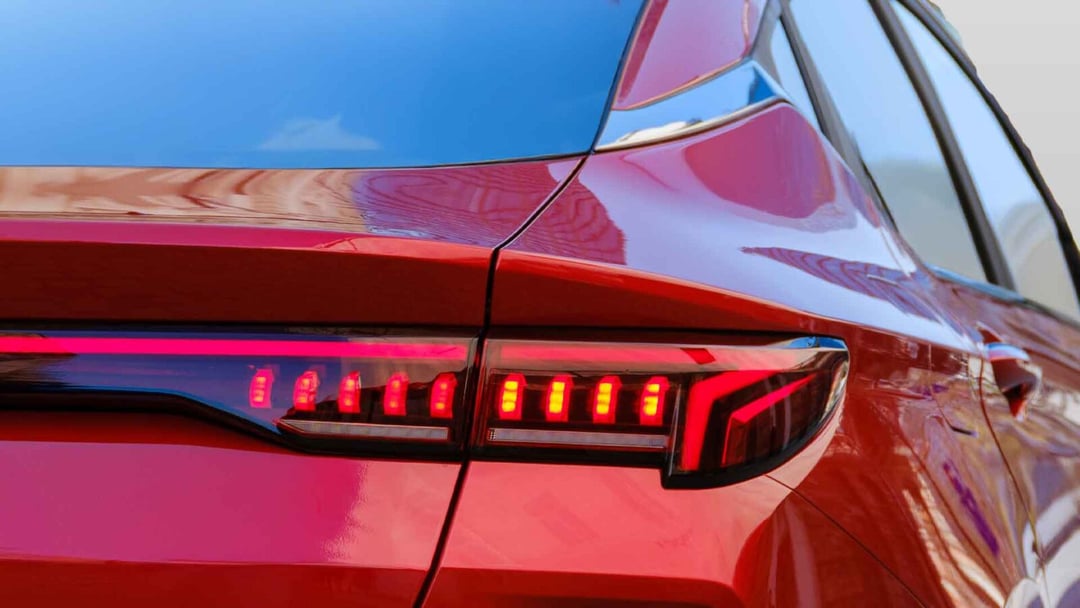 JAC J7 Plus oficjalnie wjeżdża na polski rynek. Nowy fastback ma ...